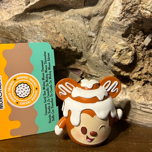 Disney | Holiday | Mickey Mouse Cinnamon Bun Disney Munchlings ...